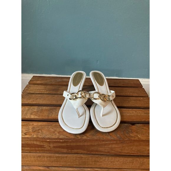 Liz Claiborne | Shoes | Liz Claiborne White Gold Leather Thong Sandals ...